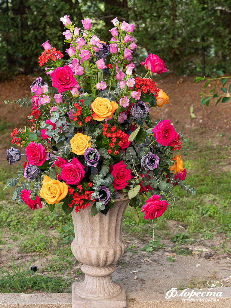 Arrangement of different coloured roses - Floresta Flower Shop